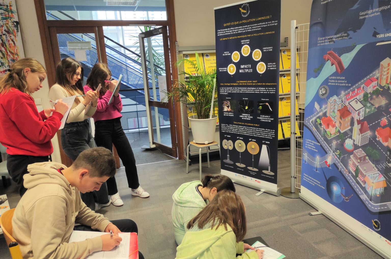 Exposition : La pollution lumineuse - Ensemble Scolaire Sainte-Thècle